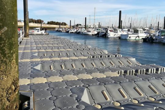 Marinefloor: Pontones modulares para personalizar los puertos y las ...