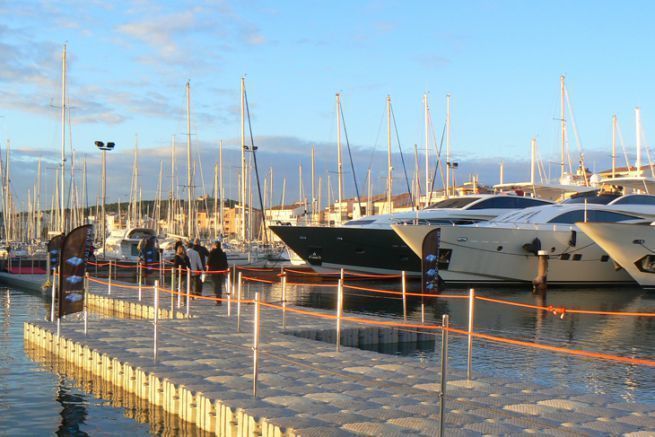 Marinefloor: Pontones modulares para personalizar los puertos y las ...